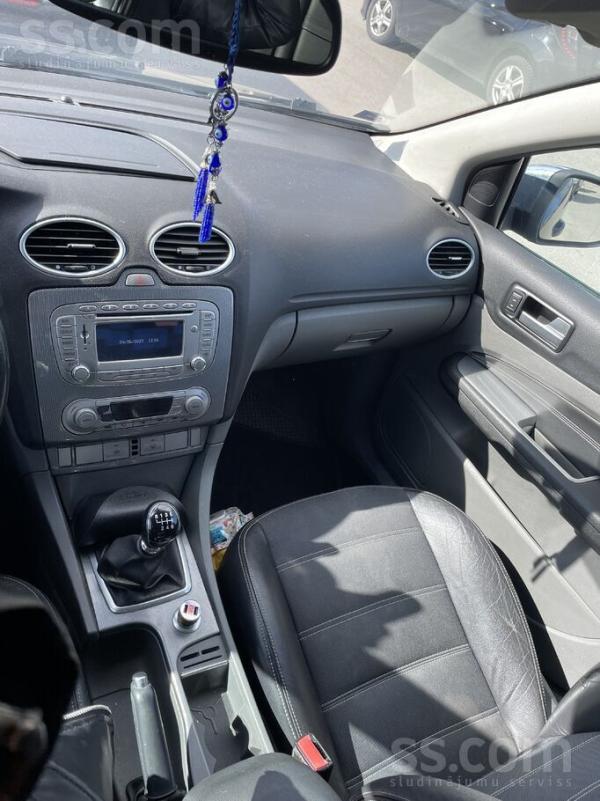 Black Ford Focus 2009 in Jelgava, with an engine capacity of 2.00 L and mileage of 366 thousand km for 1000 €, photo 3 on AUTOMOTO.COM.LV