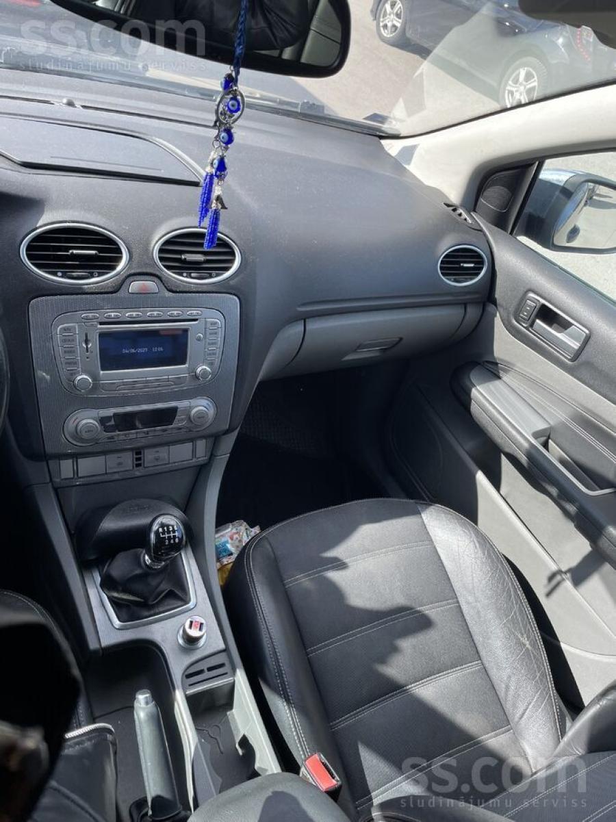 Black Ford Focus 2009 in Jelgava, with an engine capacity of 2.00 L and mileage of 366 thousand km for 1000 €, photo 4 on AUTOMOTO.COM.LV
