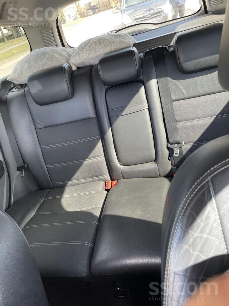 Black Ford Focus 2009 in Jelgava, with an engine capacity of 2.00 L and mileage of 366 thousand km for 1000 €, photo 5 on AUTOMOTO.COM.LV