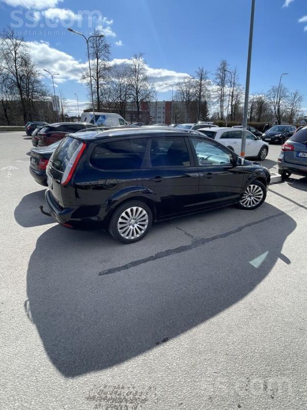 Black Ford Focus 2009 in Jelgava, with an engine capacity of 2.00 L and mileage of 366 thousand km for 1000 €, photo 5 on AUTOMOTO.COM.LV