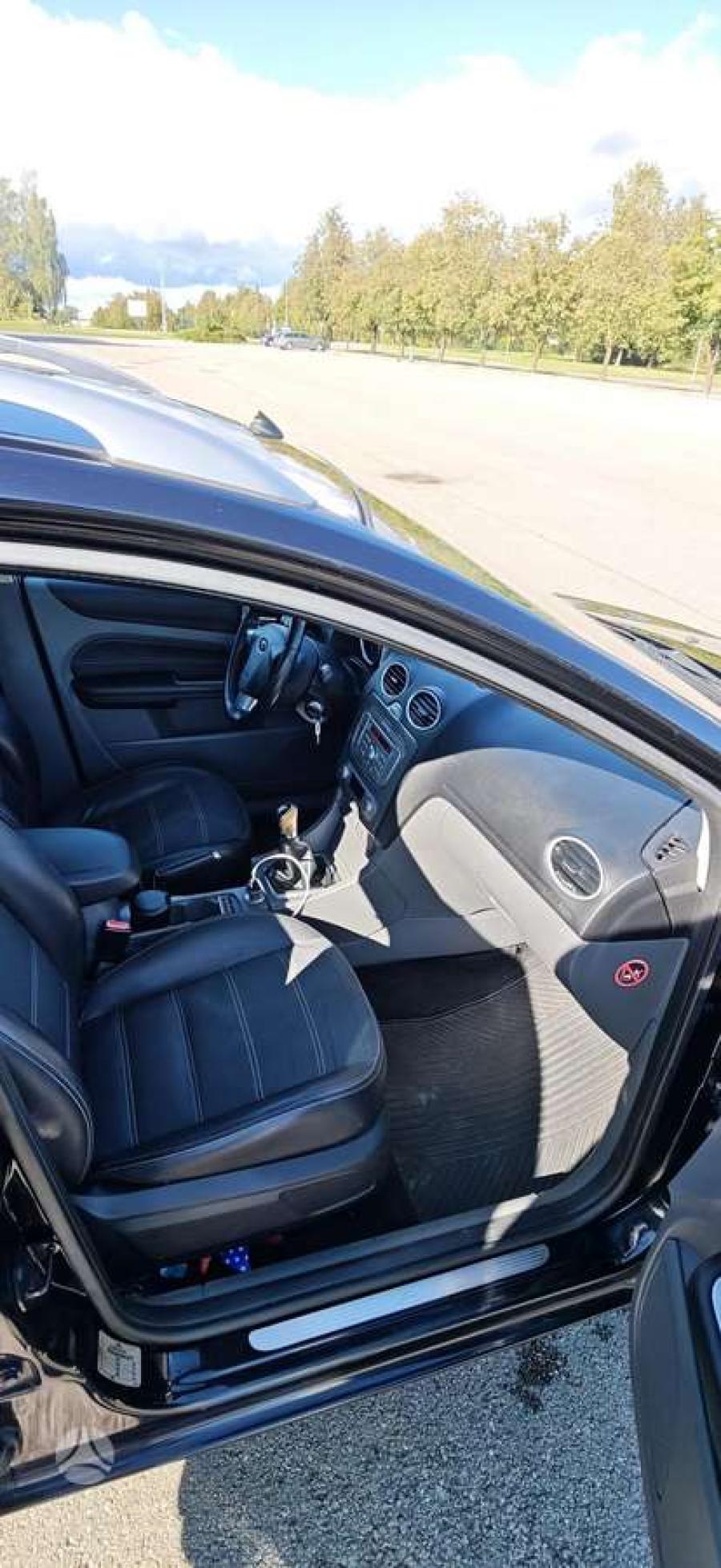 Black Ford Focus 2009 in Alytus, with an engine capacity of 1.56 L and mileage of 310 thousand km for 2100 €, photo 12 on AUTOMOTO.COM.LV