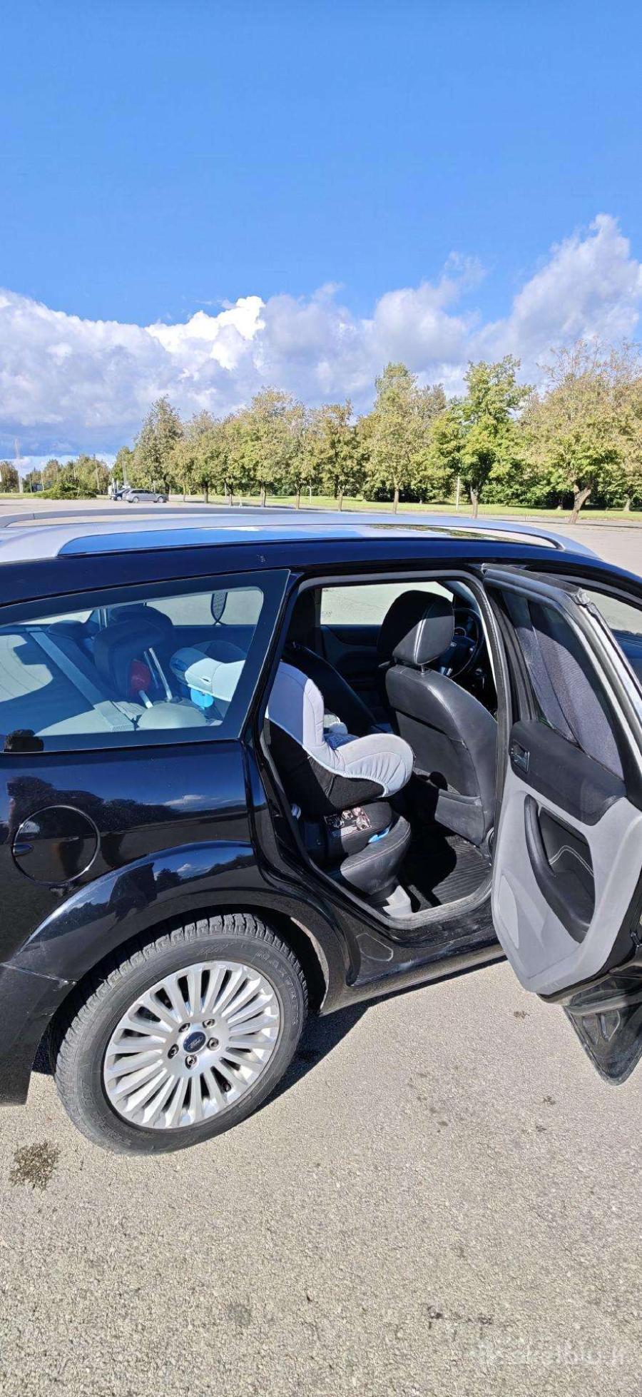 Black Ford Focus 2009 in Alytus, with an engine capacity of 1.60 L and mileage of 310 thousand km for 2100 €, photo 15 on AUTOMOTO.COM.LV