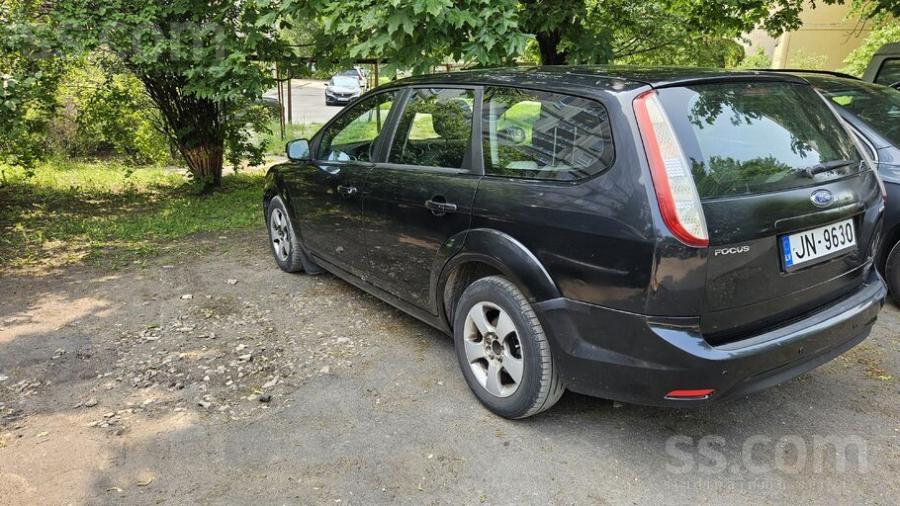 Melns Ford Focus 2010 Rīga, ar dzinēja tilpumu 1.60 L un nobraukumu 307 tūkst. km par 1250 €, foto 3 vietnē AUTOMOTO.COM.LV