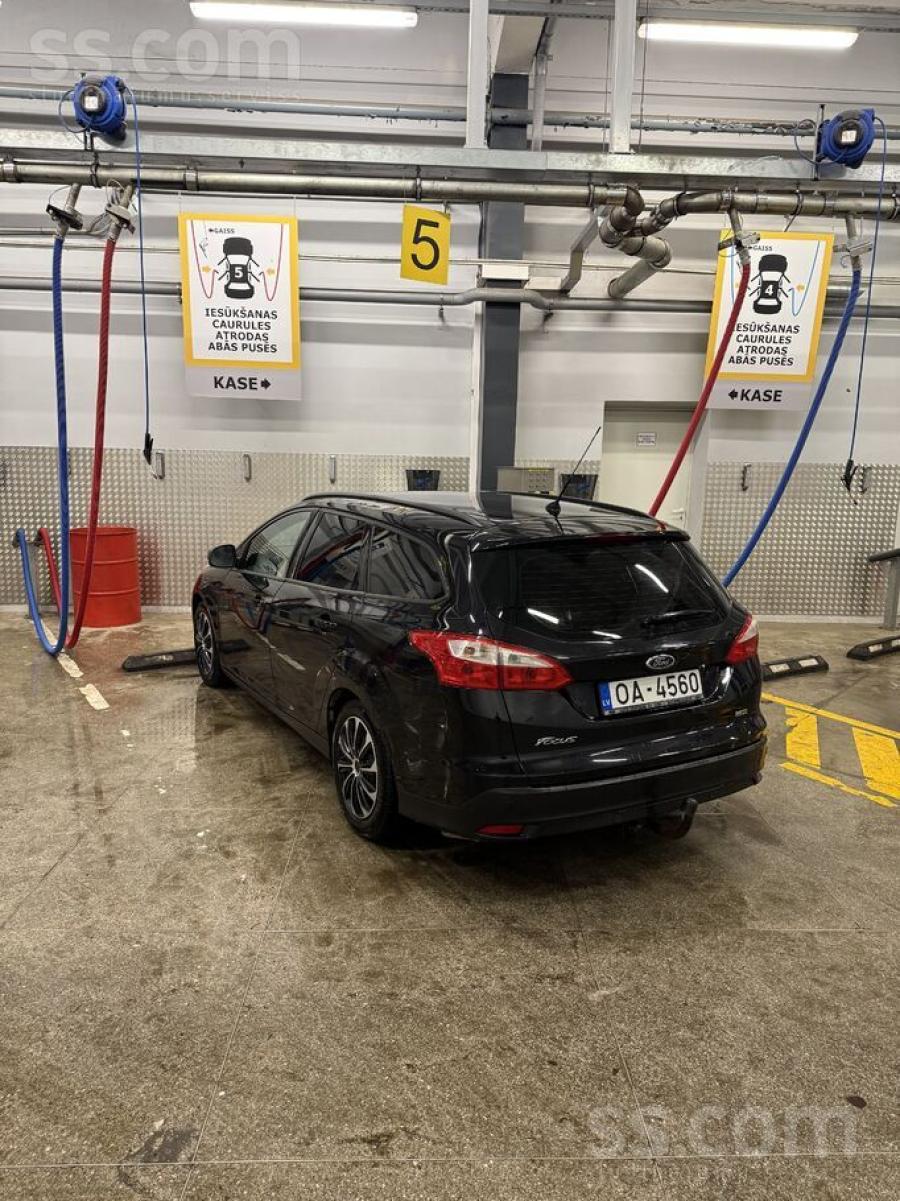 Black Ford Focus 2011 in Bauska, with an engine capacity of 1.60 L and mileage of 260 thousand km for 3450 €, photo 3 on AUTOMOTO.COM.LV