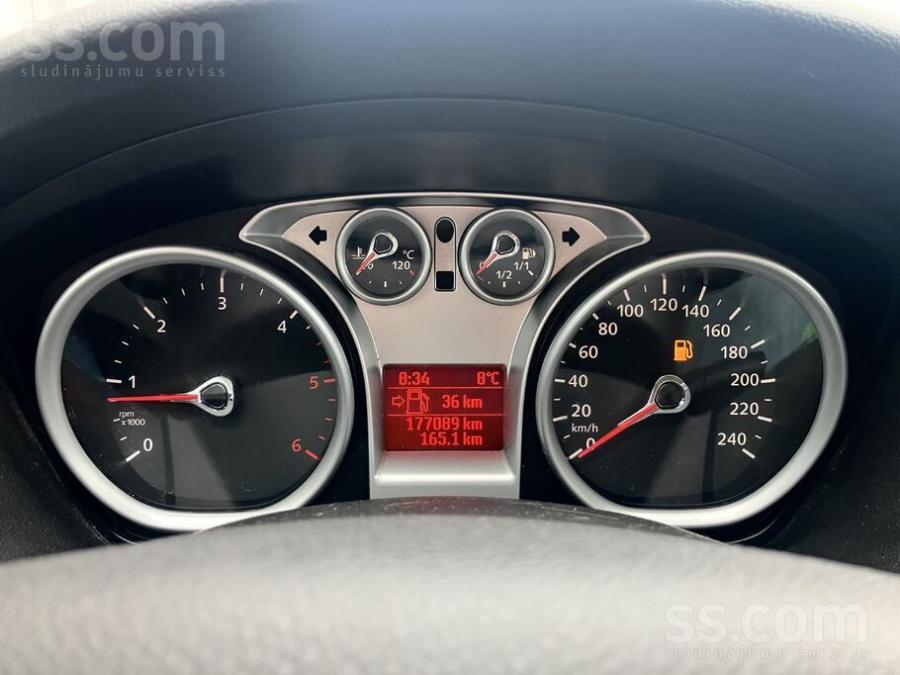 Melns Ford Focus 2011 Talsi, ar dzinēja tilpumu 1.60 L un nobraukumu 177 tūkst. km par 4999 €, foto 9 vietnē AUTOMOTO.COM.LV