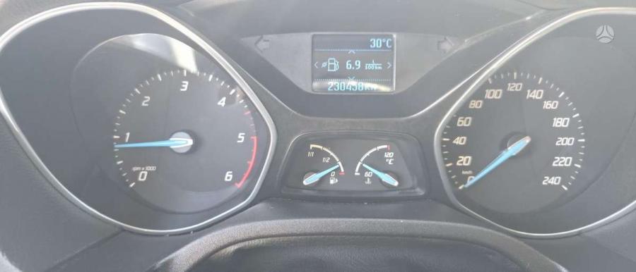 Melns Ford Focus 2011 Marijampole, ar dzinēja tilpumu 1.56 L un nobraukumu 230 tūkst. km par 3200 €, foto 14 vietnē AUTOMOTO.COM.LV