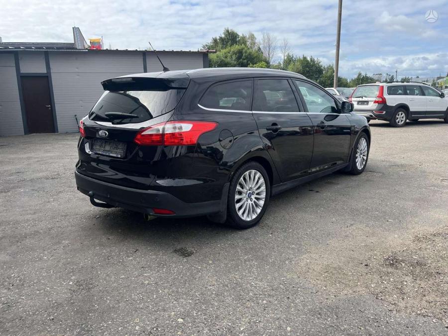 Black Ford Focus 2011 in Utena, with an engine capacity of 1.60 L and mileage of 132 thousand km for 3900 €, photo 8 on AUTOMOTO.COM.LV