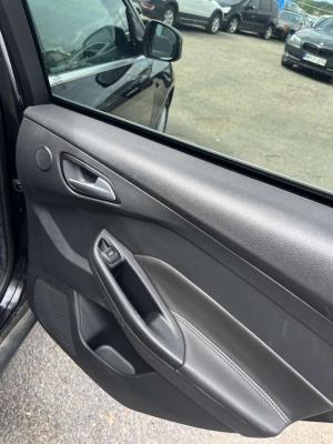 Black Ford Focus 2011 in Utena, with an engine capacity of 1.60 L and mileage of 132 thousand km for 3900 €, photo 11 on AUTOMOTO.COM.LV