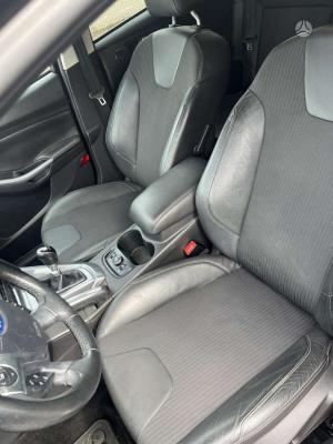 Black Ford Focus 2011 in Utena, with an engine capacity of 1.60 L and mileage of 132 thousand km for 3900 €, photo 17 on AUTOMOTO.COM.LV
