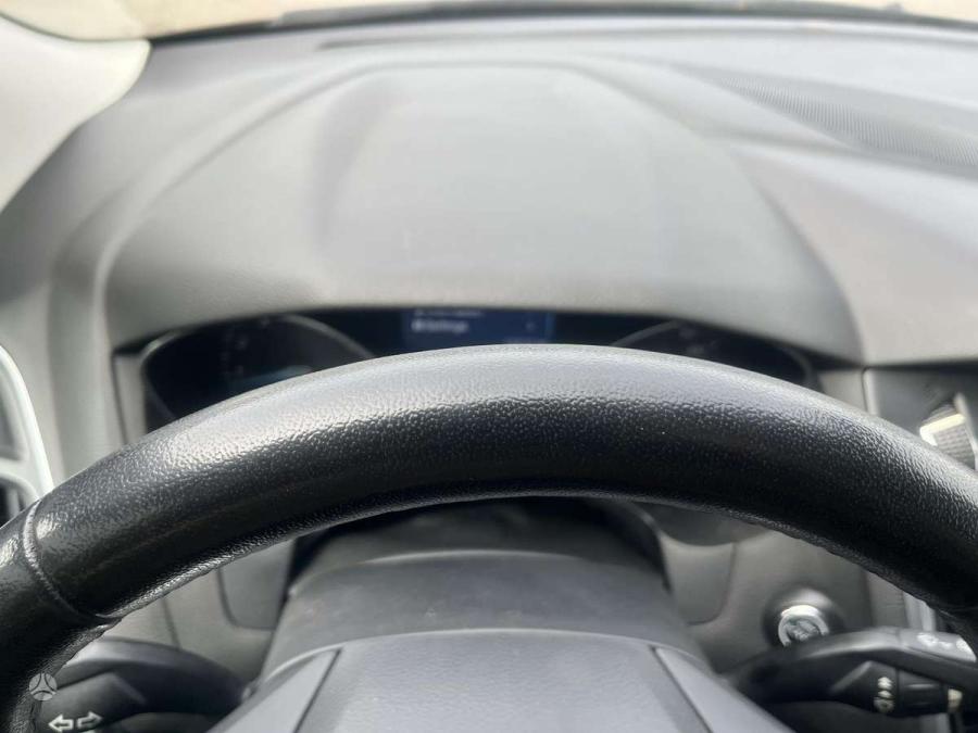 Black Ford Focus 2011 in Utena, with an engine capacity of 1.60 L and mileage of 132 thousand km for 3900 €, photo 23 on AUTOMOTO.COM.LV