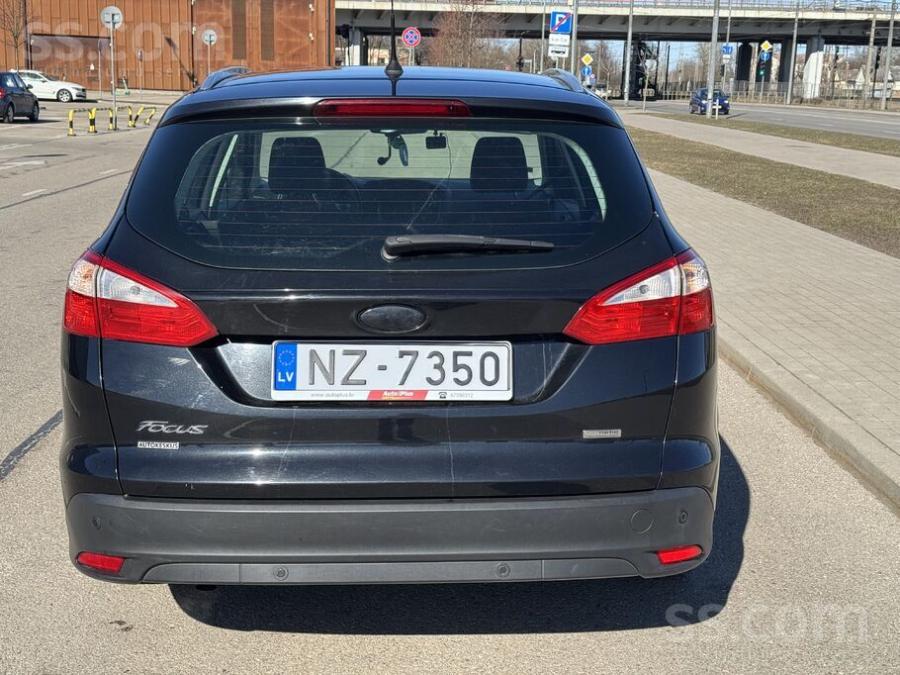Black Ford Focus 2012 in Aizkraukle, with an engine capacity of 1.00 L and mileage of 230 thousand km for 2500 €, photo 4 on AUTOMOTO.COM.LV