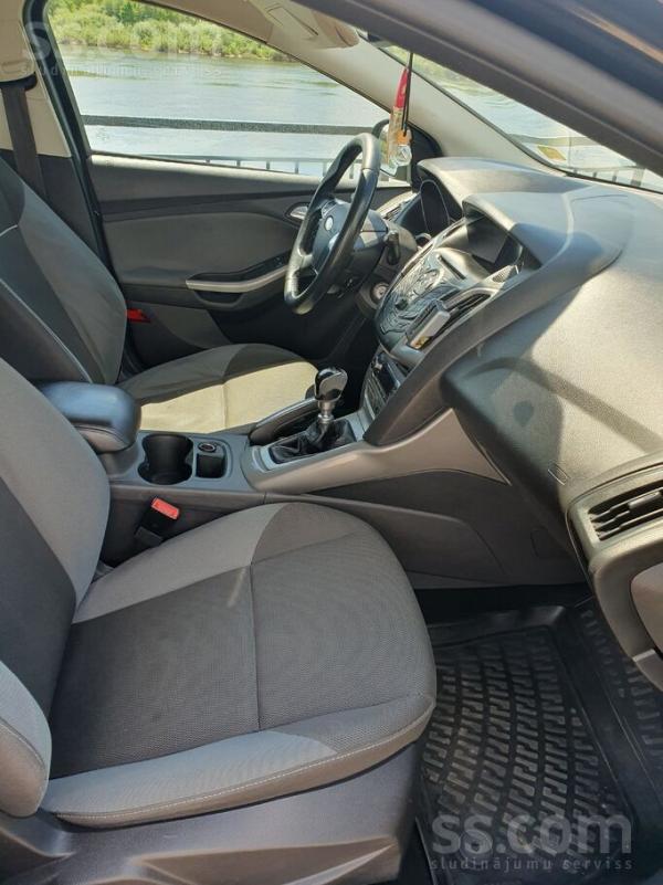 Melns Ford Focus 2012 Daugavpils, ar dzinēja tilpumu 1.60 L un nobraukumu 386 tūkst. km par 2400 €, foto 5 vietnē AUTOMOTO.COM.LV