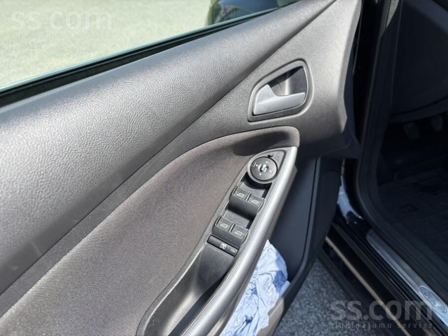 Black Ford Focus 2012 in Riga, with an engine capacity of 1.00 L and mileage of 0 thousand km for 3500 €, photo 12 on AUTOMOTO.COM.LV
