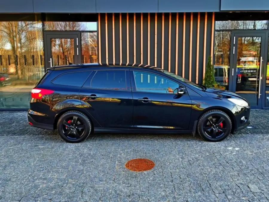 Black Ford Focus 2012 in Riga, with an engine capacity of 1.60 L and mileage of 231 thousand km for 5990 €, photo 7 on AUTOMOTO.COM.LV