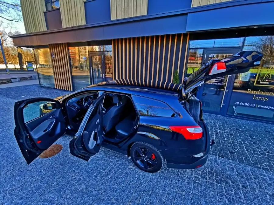 Black Ford Focus 2012 in Riga, with an engine capacity of 1.60 L and mileage of 231 thousand km for 5990 €, photo 9 on AUTOMOTO.COM.LV