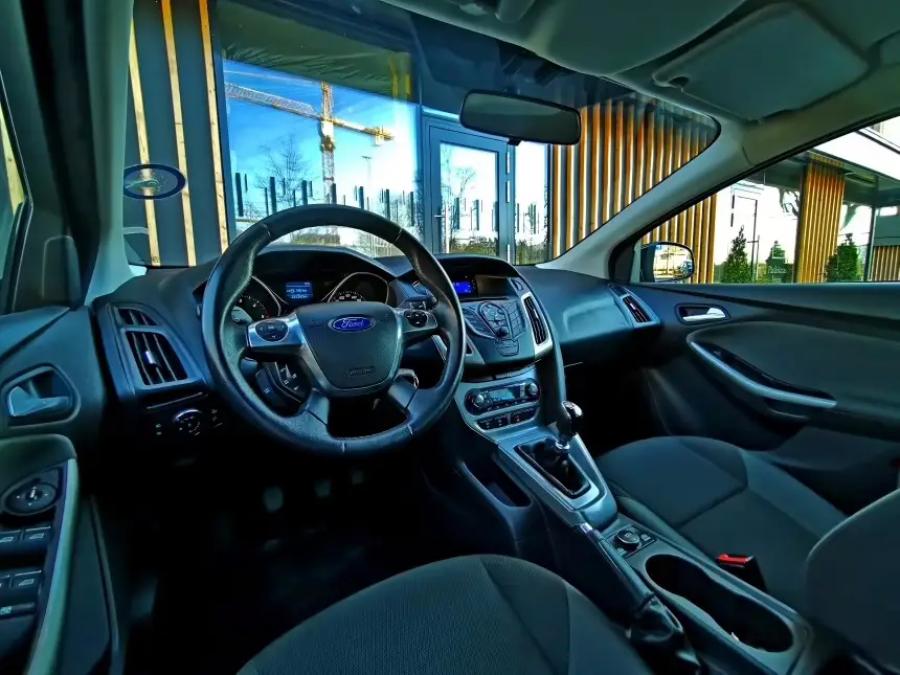 Black Ford Focus 2012 in Riga, with an engine capacity of 1.60 L and mileage of 231 thousand km for 5990 €, photo 10 on AUTOMOTO.COM.LV