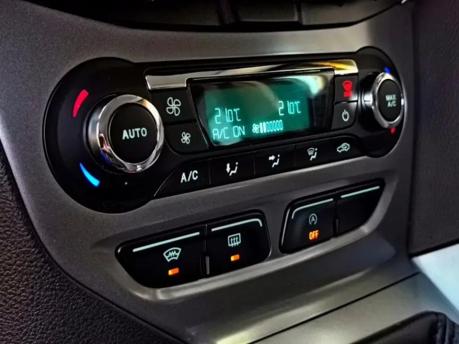 Black Ford Focus 2012 in Riga, with an engine capacity of 1.60 L and mileage of 231 thousand km for 5990 €, photo 15 on AUTOMOTO.COM.LV