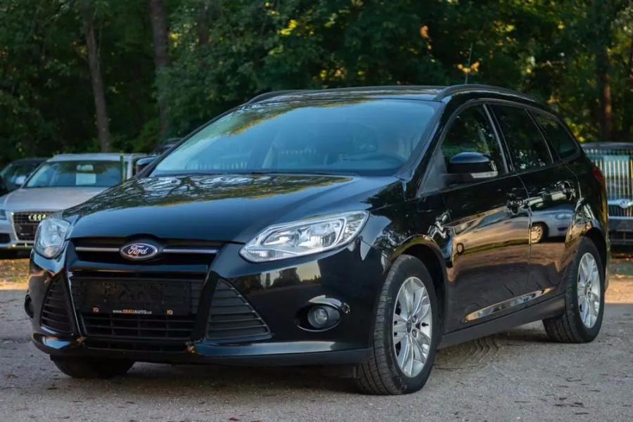 Black Ford Focus 2012 in Grobiņa, with an engine capacity of 1.60 L and mileage of 262 thousand km for 4450 €, photo 1 on AUTOMOTO.COM.LV