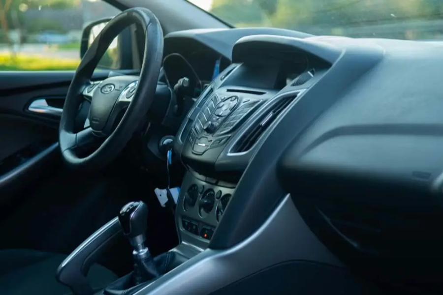 Black Ford Focus 2012 in Grobiņa, with an engine capacity of 1.60 L and mileage of 262 thousand km for 4450 €, photo 10 on AUTOMOTO.COM.LV
