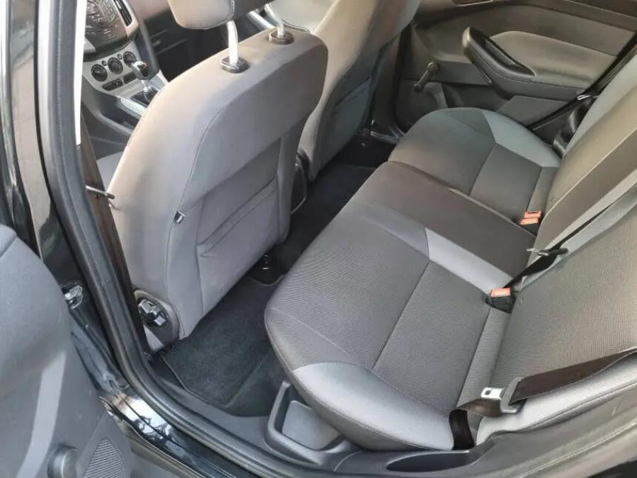 Black Ford Focus 2012 in Jekabpils, with an engine capacity of 1.60 L and mileage of 278 thousand km for 4750 €, photo 15 on AUTOMOTO.COM.LV