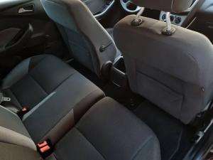Black Ford Focus 2012 in Jekabpils, with an engine capacity of 1.60 L and mileage of 278 thousand km for 4750 €, photo 18 on AUTOMOTO.COM.LV