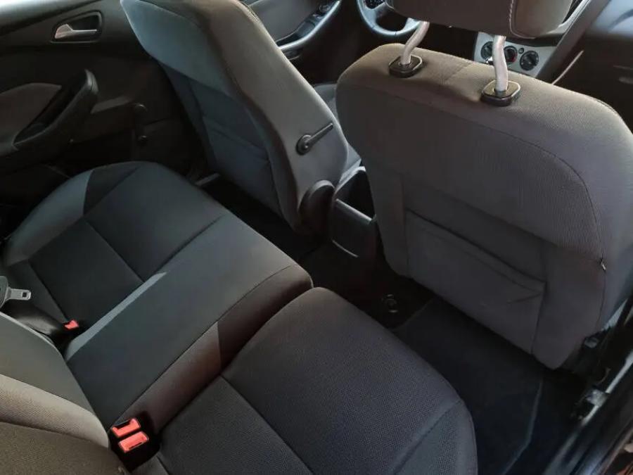 Black Ford Focus 2012 in Jekabpils, with an engine capacity of 1.60 L and mileage of 278 thousand km for 4750 €, photo 18 on AUTOMOTO.COM.LV