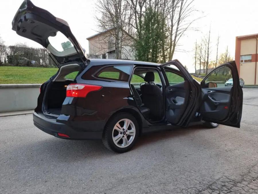 Black Ford Focus 2012 in Jekabpils, with an engine capacity of 1.60 L and mileage of 278 thousand km for 4750 €, photo 21 on AUTOMOTO.COM.LV