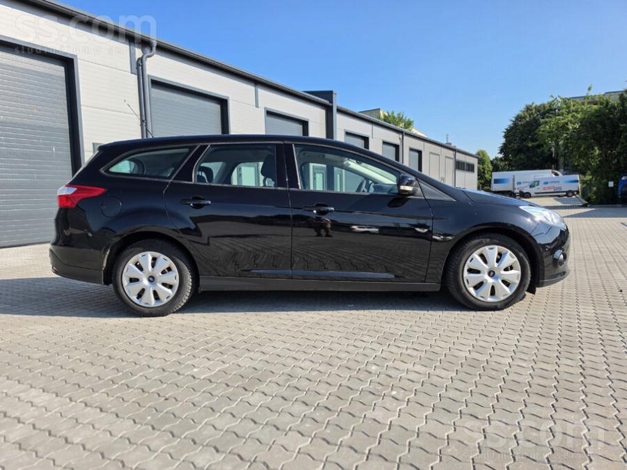 Black Ford Focus 2012 in Liepaja, with an engine capacity of 1.60 L and mileage of 309 thousand km for 3495 €, photo 6 on AUTOMOTO.COM.LV