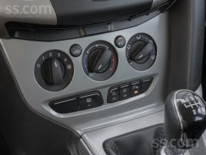 Black Ford Focus 2012 in Liepaja, with an engine capacity of 1.60 L and mileage of 309 thousand km for 3495 €, photo 27 on AUTOMOTO.COM.LV