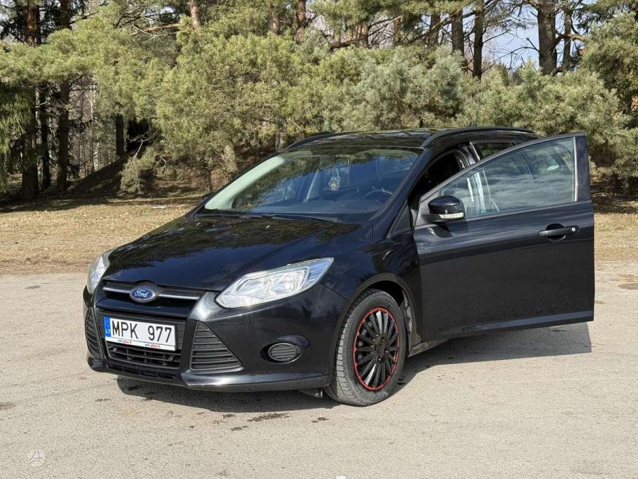 Black Ford Focus 2012 in Birzai, with an engine capacity of 1.60 L and mileage of 326 thousand km for 1500 €, photo 1 on AUTOMOTO.COM.LV