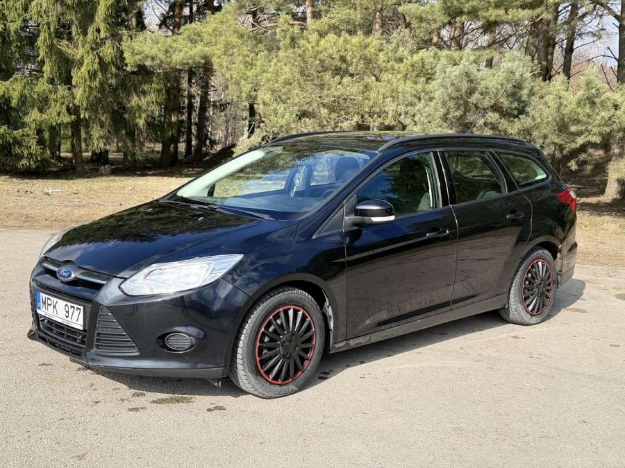 Black Ford Focus 2012 in Birzai, with an engine capacity of 1.60 L and mileage of 326 thousand km for 1500 €, photo 4 on AUTOMOTO.COM.LV