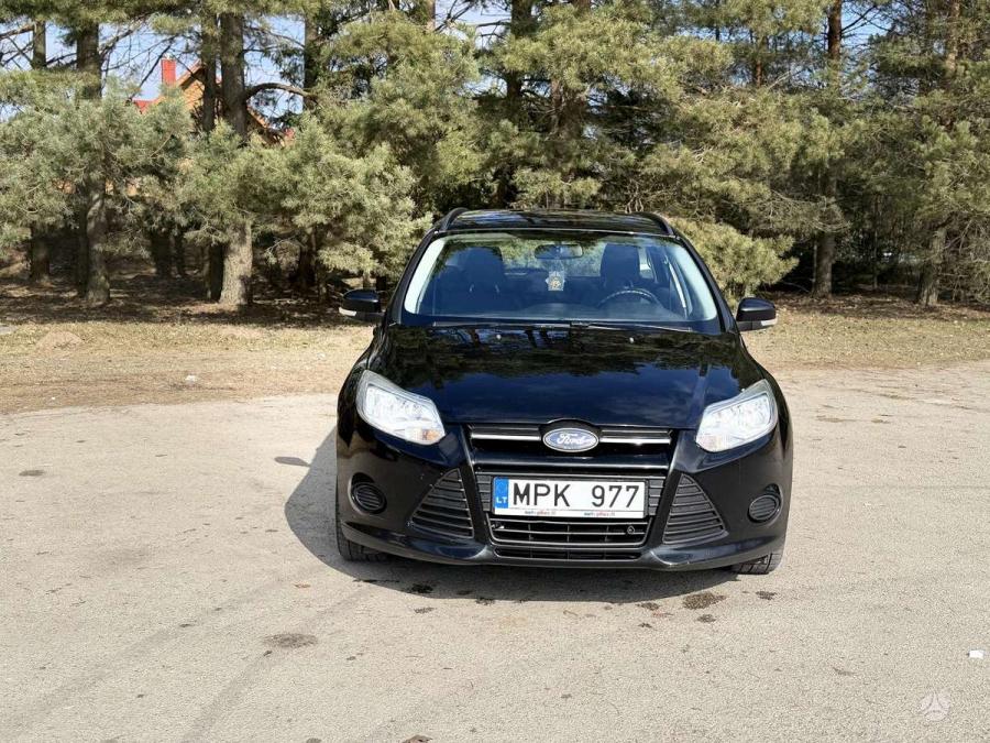 Black Ford Focus 2012 in Birzai, with an engine capacity of 1.60 L and mileage of 326 thousand km for 1500 €, photo 5 on AUTOMOTO.COM.LV