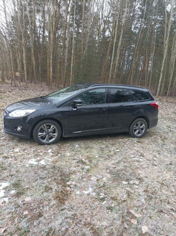 Black Ford Focus 2013 in Riga, with an engine capacity of 1.00 L and mileage of 201 thousand km for 3700 €, photo 3 on AUTOMOTO.COM.LV