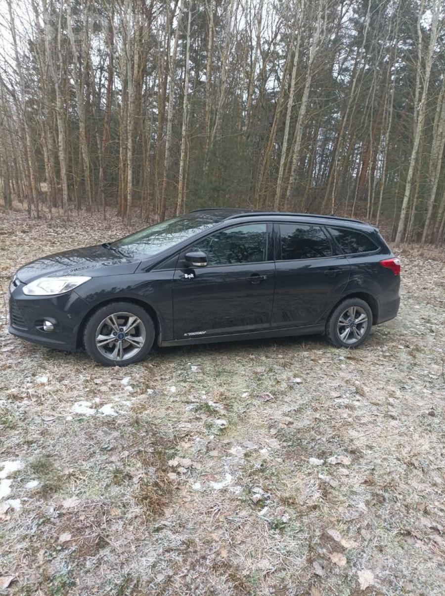 Black Ford Focus 2013 in Riga, with an engine capacity of 1.00 L and mileage of 201 thousand km for 3700 €, photo 3 on AUTOMOTO.COM.LV