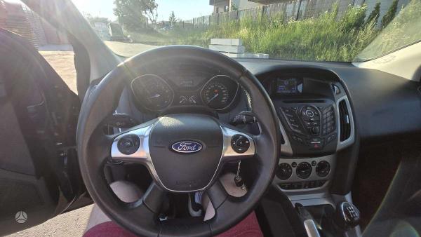 Black Ford Focus 2013 in Kaunas, with an engine capacity of 1.00 L and mileage of 141 thousand km for 2700 €, photo 6 on AUTOMOTO.COM.LV