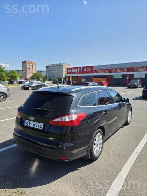 Black Ford Focus 2014 in Riga, with an engine capacity of 1.00 L and mileage of 186 thousand km for 3400 €, photo 4 on AUTOMOTO.COM.LV