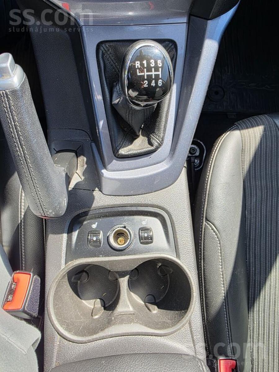 Black Ford Focus 2014 in Riga, with an engine capacity of 1.00 L and mileage of 186 thousand km for 3400 €, photo 9 on AUTOMOTO.COM.LV