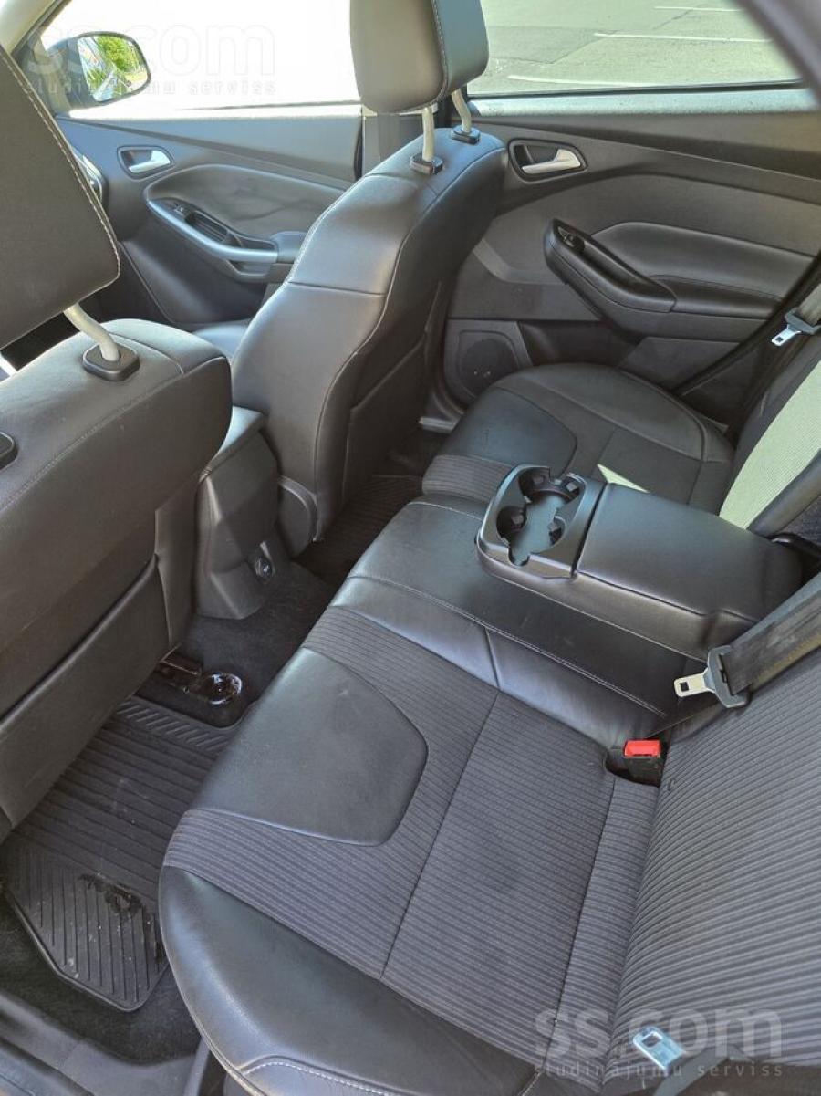 Black Ford Focus 2014 in Riga, with an engine capacity of 1.00 L and mileage of 186 thousand km for 3400 €, photo 10 on AUTOMOTO.COM.LV