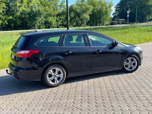 Black Ford Focus 2014 in Riga, with an engine capacity of 1.60 L and mileage of 292 thousand km for 3800 €, photo 4 on AUTOMOTO.COM.LV