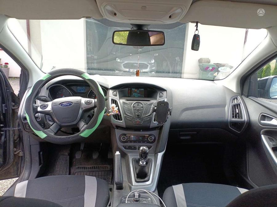 Melns Ford Focus 2014 Panevēža, ar dzinēja tilpumu 1.56 L un nobraukumu 427 tūkst. km par 3300 €, foto 9 vietnē AUTOMOTO.COM.LV