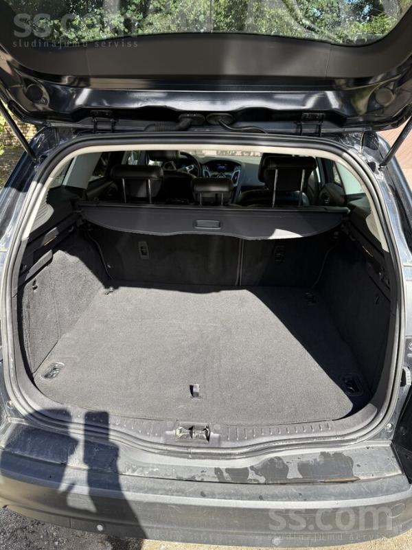 Black Ford Focus 2014 in Riga, with an engine capacity of 1.00 L and mileage of 185 thousand km for 3100 €, photo 6 on AUTOMOTO.COM.LV