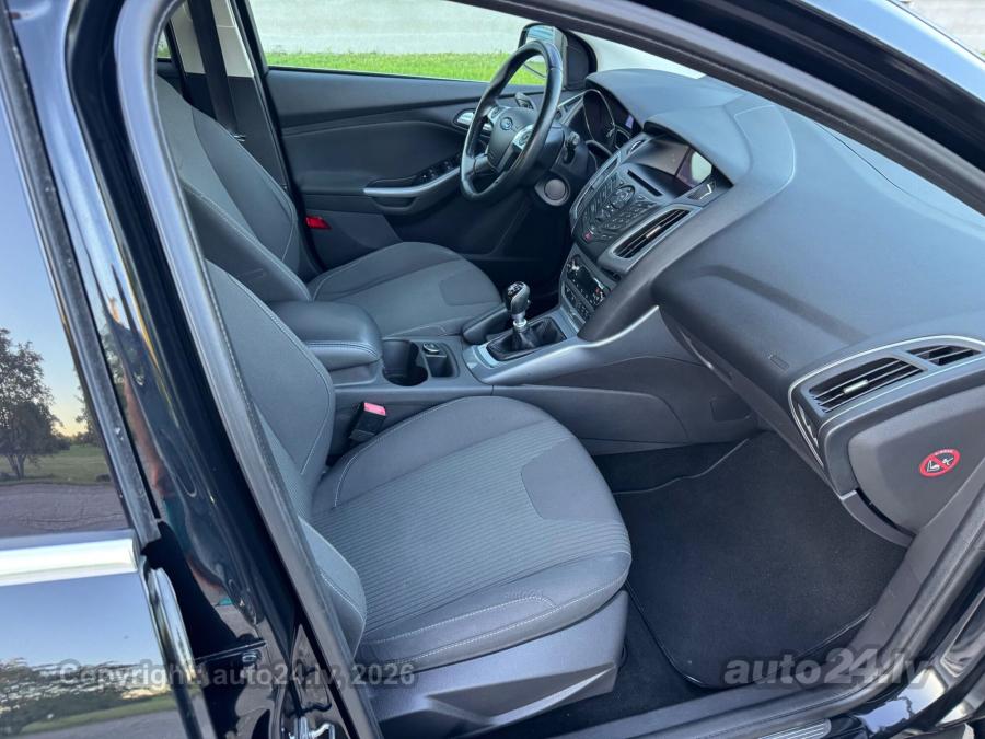 Melns Ford Focus 2014 Rapla, ar dzinēja tilpumu 1.60 L un nobraukumu 233 tūkst. km par 5500 €, foto 12 vietnē AUTOMOTO.COM.LV