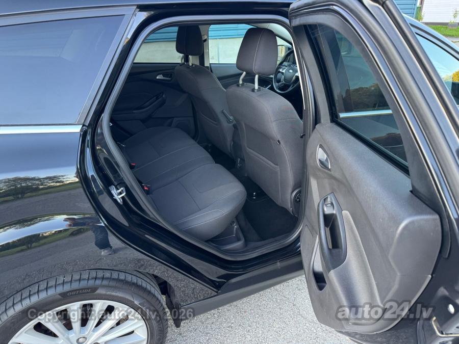 Melns Ford Focus 2014 Rapla, ar dzinēja tilpumu 1.60 L un nobraukumu 233 tūkst. km par 5500 €, foto 14 vietnē AUTOMOTO.COM.LV