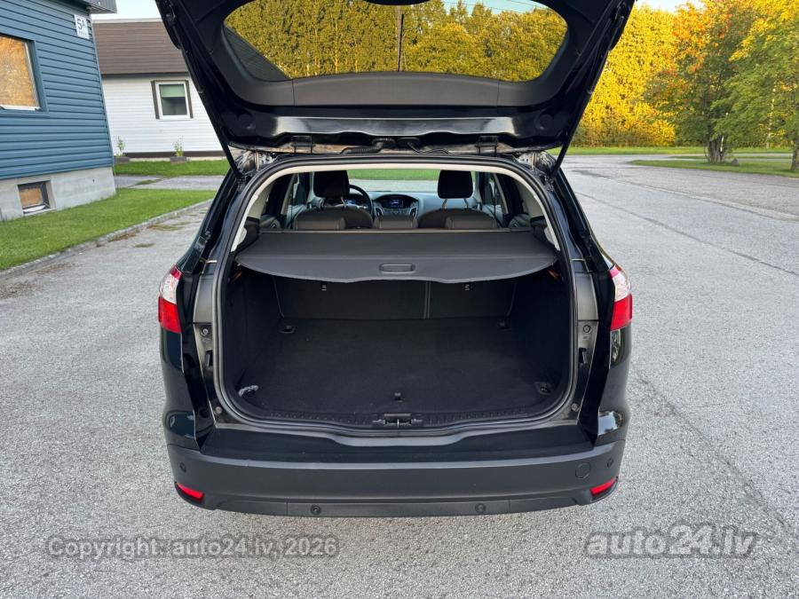 Melns Ford Focus 2014 Rapla, ar dzinēja tilpumu 1.60 L un nobraukumu 233 tūkst. km par 5500 €, foto 17 vietnē AUTOMOTO.COM.LV