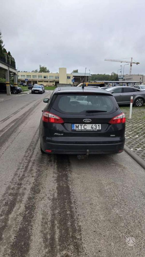 Melns Ford Focus 2014 Viļņa, ar dzinēja tilpumu 1.00 L un nobraukumu 134 tūkst. km par 3499 €, foto 5 vietnē AUTOMOTO.COM.LV