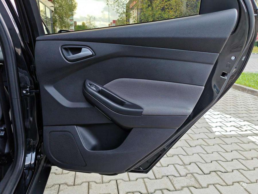 Melns Ford Focus 2014 Klaipėda, ar dzinēja tilpumu 1.00 L un nobraukumu 200 tūkst. km par 2999 €, foto 13 vietnē AUTOMOTO.COM.LV