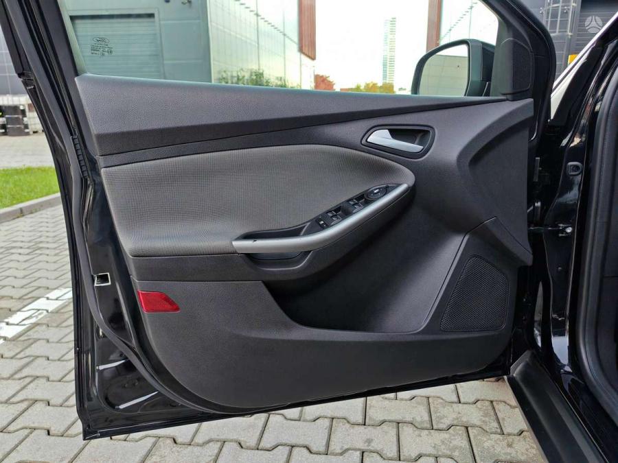 Melns Ford Focus 2014 Klaipėda, ar dzinēja tilpumu 1.00 L un nobraukumu 200 tūkst. km par 2999 €, foto 23 vietnē AUTOMOTO.COM.LV