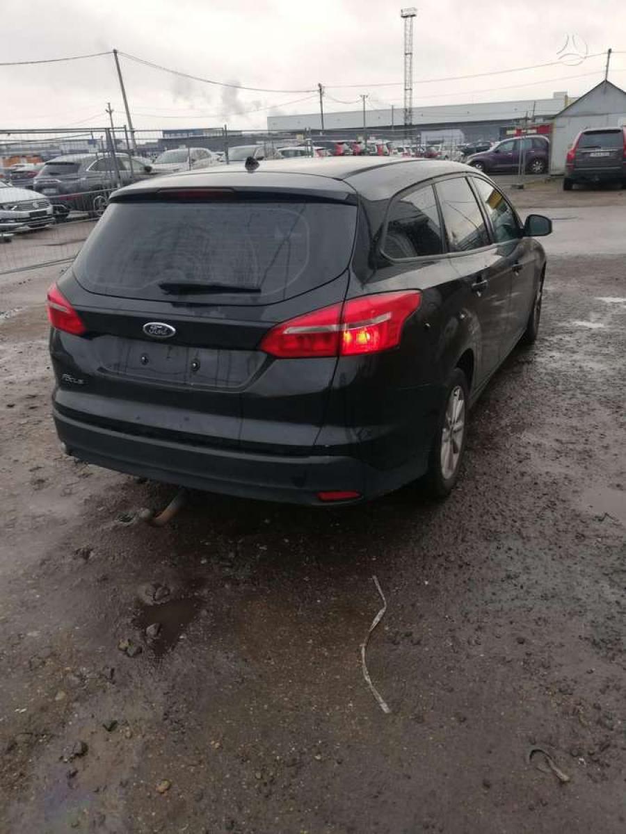 Black Ford Focus 2015 in Kaunas, with an engine capacity of 1.50 L and mileage of 306 thousand km for 2650 €, photo 6 on AUTOMOTO.COM.LV