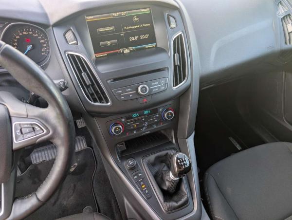 Melns Ford Focus 2015 Rokiškis, ar dzinēja tilpumu 1.00 L un nobraukumu 150 tūkst. km par 2850 €, foto 10 vietnē AUTOMOTO.COM.LV