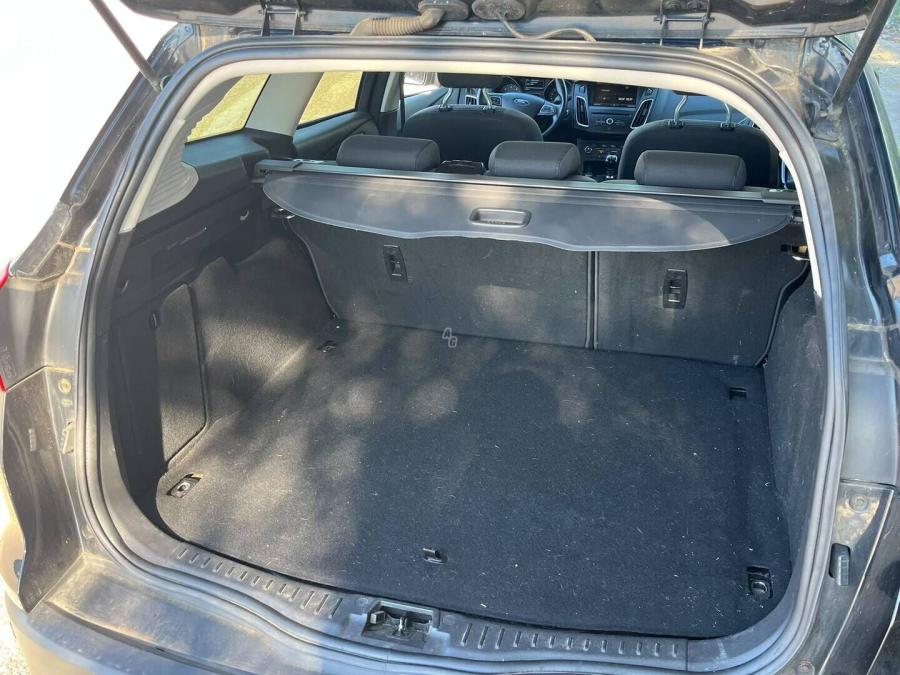 Melns Ford Focus 2015 Marijampole, ar dzinēja tilpumu 1.50 L un nobraukumu 225 tūkst. km par 3450 €, foto 15 vietnē AUTOMOTO.COM.LV